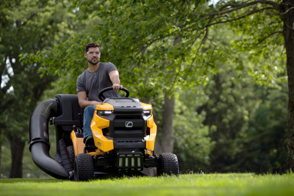 Explore Powerful & Efficient Lawn Tractors | Cub Cadet