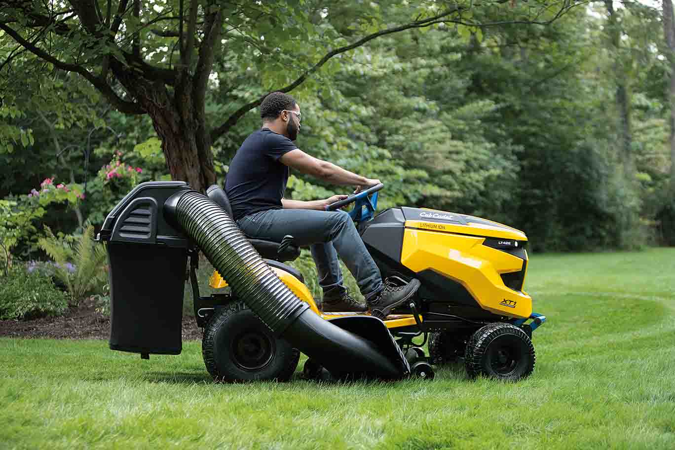 XT1 LT42 E Electric Ride-on | Cub Cadet